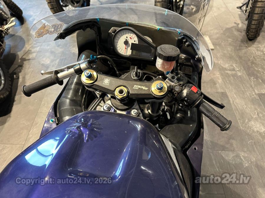 Blue Suzuki GSX-R 600 2001 in Tallinn, with an engine capacity of 0.60 L and mileage of 0 thousand km for 1500 €, photo 6 on AUTOMOTO.COM.LV