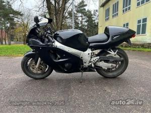 Pelēks Suzuki GSX-R 600 2000 Tartu, ar dzinēja tilpumu 0.00 L un nobraukumu 50 tūkst. km par 1800 €, foto 2 vietnē AUTOMOTO.COM.LV