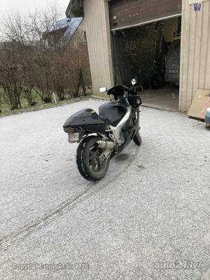 Pelēks Suzuki GSX-R 600 2000 Tartu, ar dzinēja tilpumu 0.00 L un nobraukumu 50 tūkst. km par 1800 €, foto 3 vietnē AUTOMOTO.COM.LV