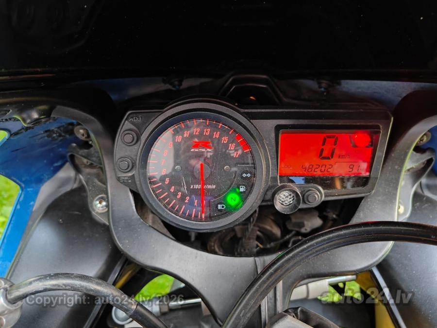 Сузуки GSX-R 600 2005 в Сауэ, объемом двигателя 0.60 л и пробегом 48 тыс. км за 3600 €, фото 9 на AUTOMOTO.COM.LV