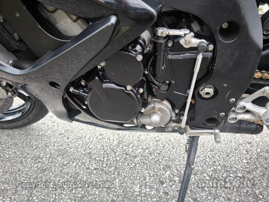 Suzuki GSX-R 600 2007 Tallina, ar dzinēja tilpumu 0.60 L un nobraukumu 8 tūkst. km par 5500 €, foto 17 vietnē AUTOMOTO.COM.LV