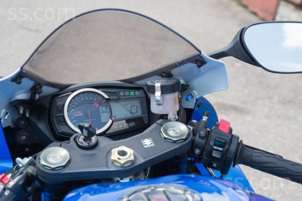 Suzuki GSX-R 600 2013 in Jelgava, with an engine capacity of 0.60 L and mileage of 0 thousand km for 5800 €, photo 4 on AUTOMOTO.COM.LV