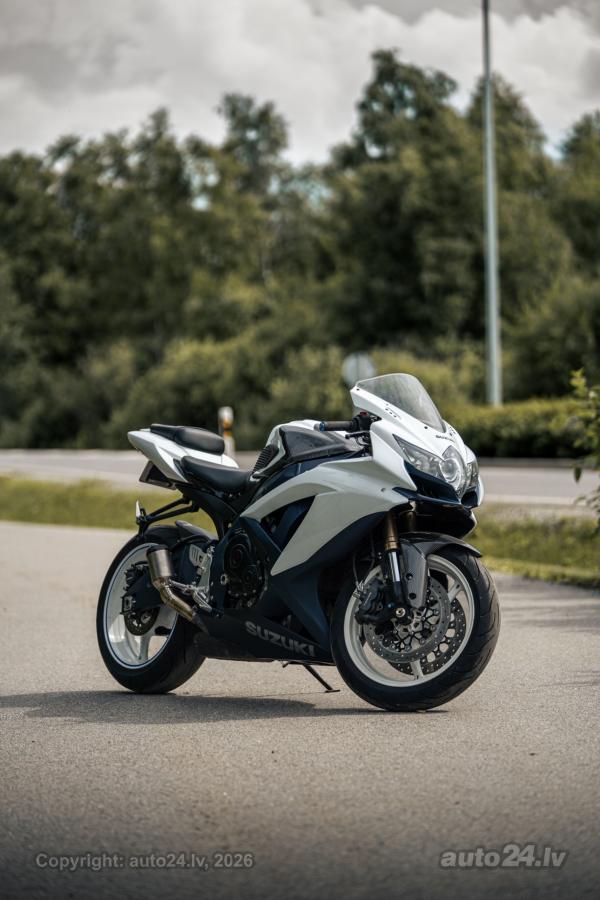 Белый Сузуки GSX-R 600 2011 в Таллин, объемом двигателя 0.60 л и пробегом 30 тыс. км за 5700 €, фото 1 на AUTOMOTO.COM.LV