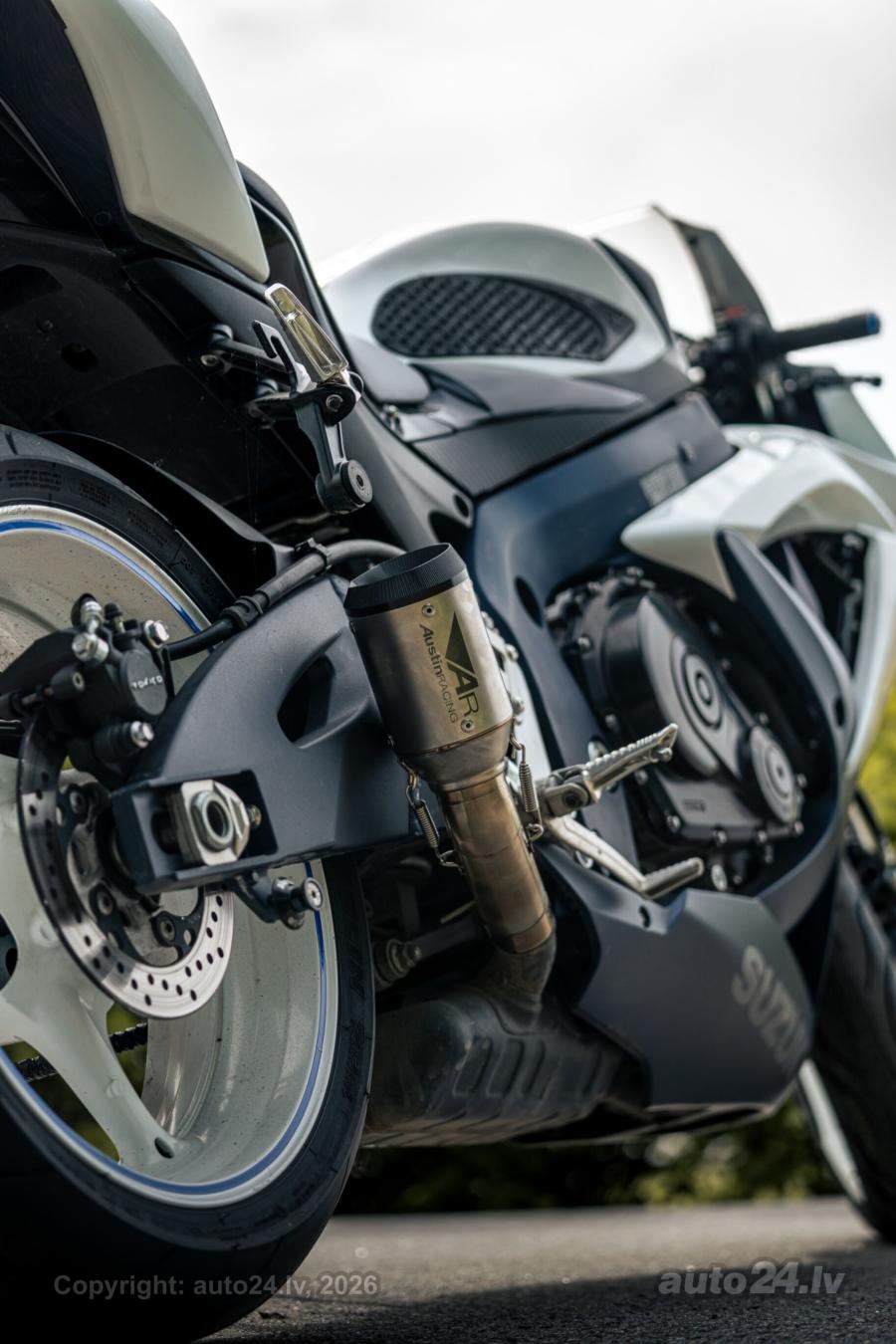 Белый Сузуки GSX-R 600 2011 в Таллин, объемом двигателя 0.60 л и пробегом 30 тыс. км за 5700 €, фото 4 на AUTOMOTO.COM.LV
