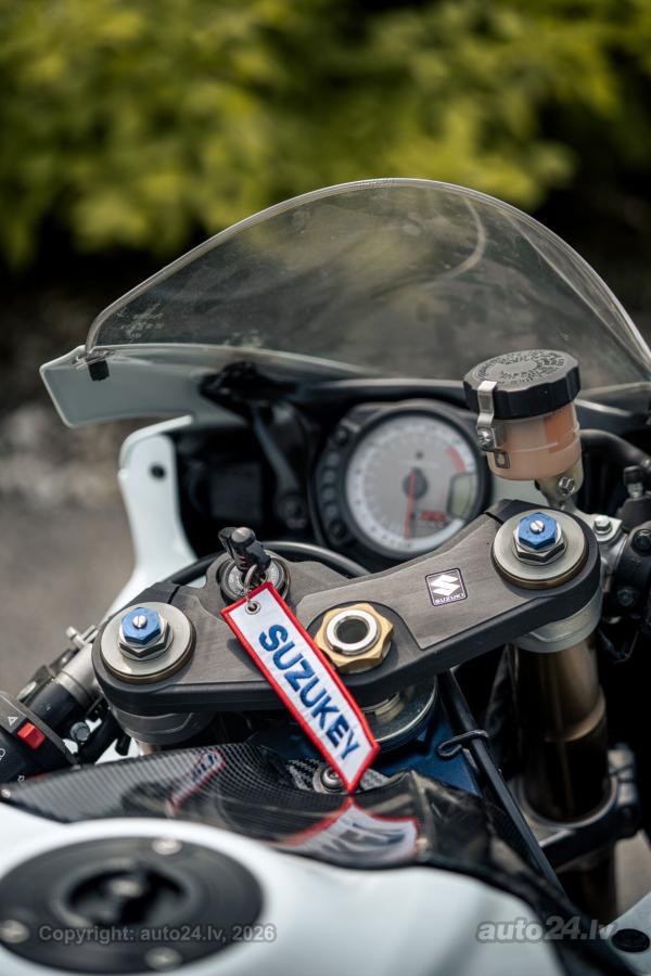 Белый Сузуки GSX-R 600 2011 в Таллин, объемом двигателя 0.60 л и пробегом 30 тыс. км за 5700 €, фото 4 на AUTOMOTO.COM.LV