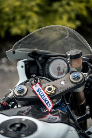 Белый Сузуки GSX-R 600 2011 в Таллин, объемом двигателя 0.60 л и пробегом 30 тыс. км за 5700 €, фото 5 на AUTOMOTO.COM.LV