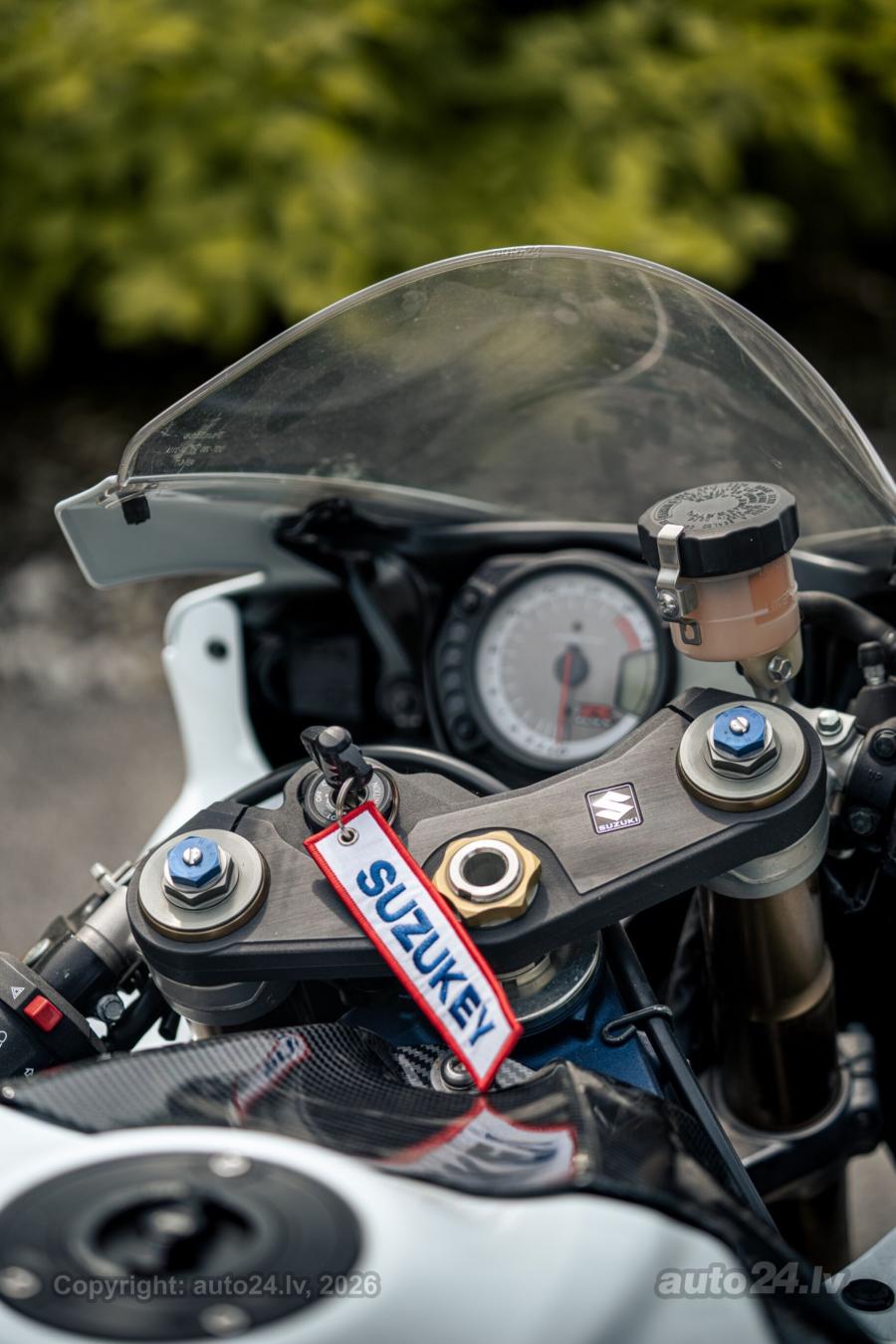 Белый Сузуки GSX-R 600 2011 в Таллин, объемом двигателя 0.60 л и пробегом 30 тыс. км за 5700 €, фото 5 на AUTOMOTO.COM.LV