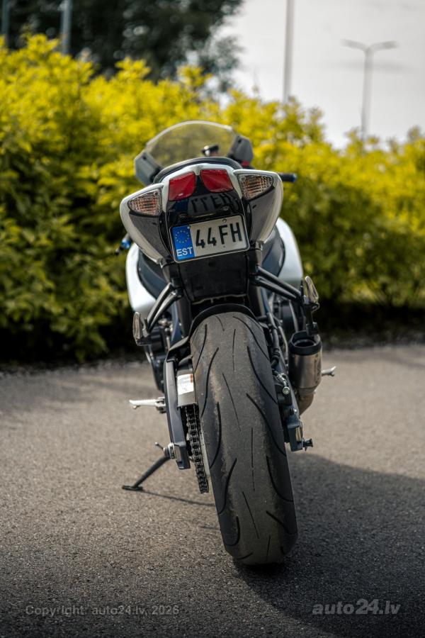 Белый Сузуки GSX-R 600 2011 в Таллин, объемом двигателя 0.60 л и пробегом 30 тыс. км за 5700 €, фото 5 на AUTOMOTO.COM.LV