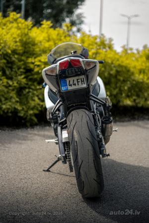 Белый Сузуки GSX-R 600 2011 в Таллин, объемом двигателя 0.60 л и пробегом 30 тыс. км за 5700 €, фото 6 на AUTOMOTO.COM.LV