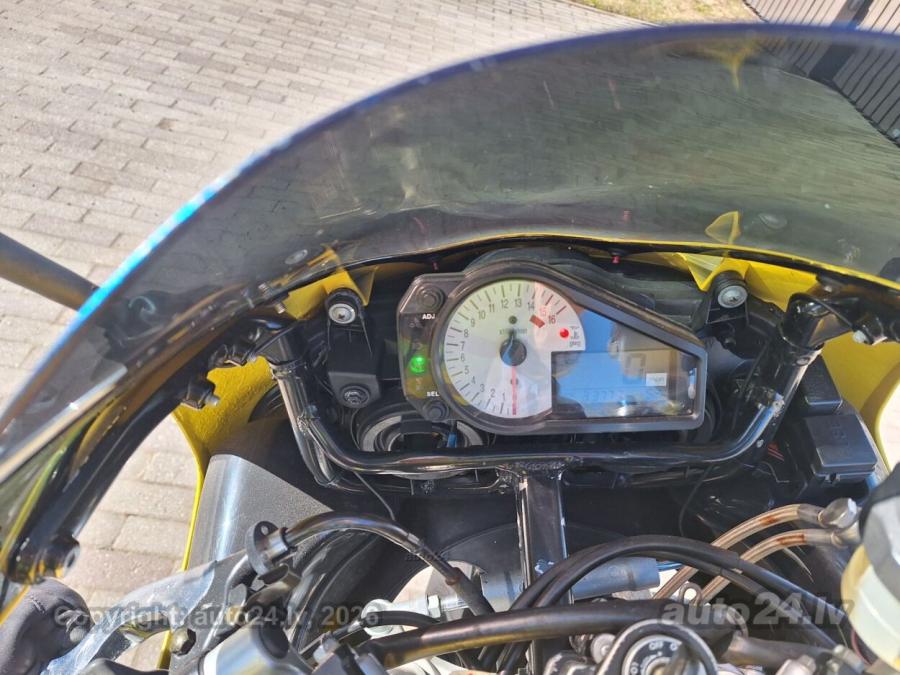 Желтый Сузуки GSX-R 600 2001 в Таллин, объемом двигателя 0.60 л и пробегом 34 тыс. км за 2200 €, фото 6 на AUTOMOTO.COM.LV