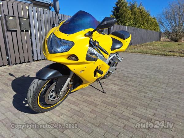 Dzeltens Suzuki GSX-R 600 2001 Tallina, ar dzinēja tilpumu 0.60 L un nobraukumu 34 tūkst. km par 2200 €, foto 3 vietnē AUTOMOTO.COM.LV