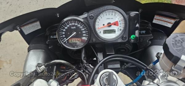 Pelēks Suzuki GSX-R 750 2000 Tallina, ar dzinēja tilpumu 0.75 L un nobraukumu 35 tūkst. km par 3600 €, foto 11 vietnē AUTOMOTO.COM.LV