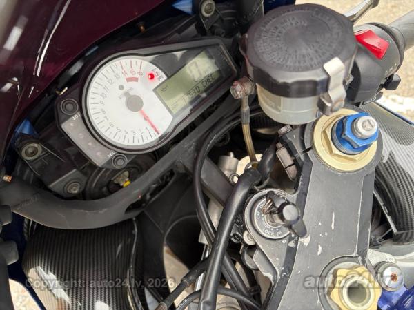 Grey Suzuki GSX-R 750 2001 in Tallinn, with an engine capacity of 0.00 L and mileage of 78 thousand km for 3000 €, photo 3 on AUTOMOTO.COM.LV