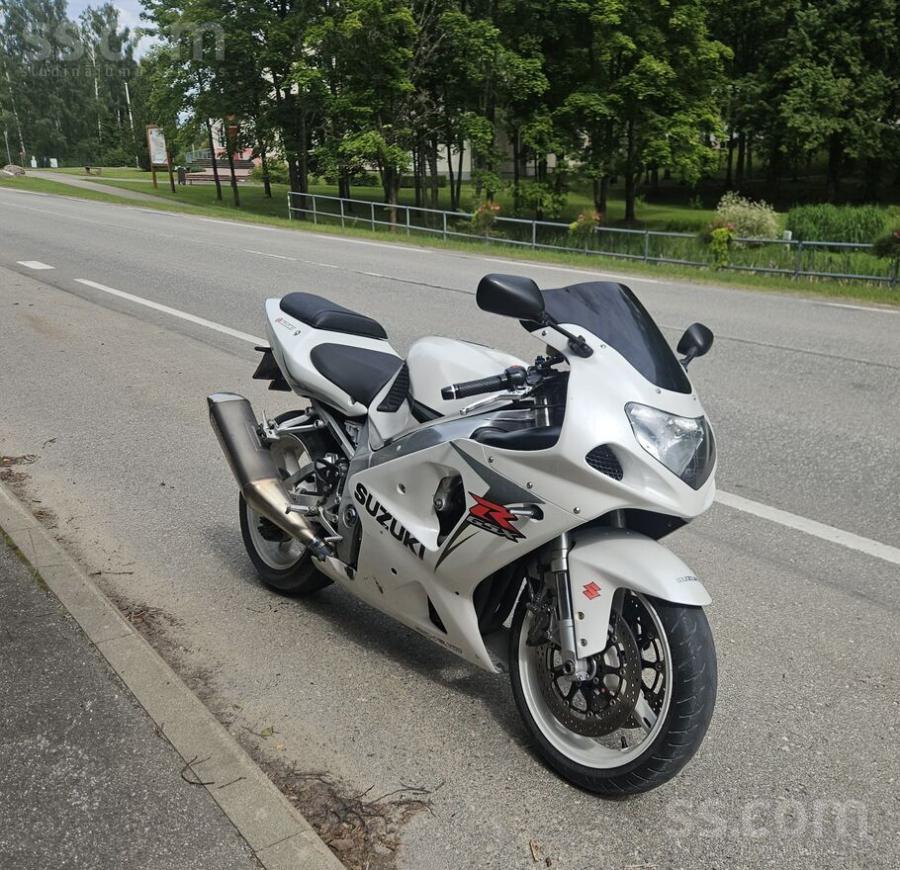 Suzuki GSX-R 750 2003 in Cesis, with an engine capacity of 0.75 L and mileage of 0 thousand km for 2400 €, photo 3 on AUTOMOTO.COM.LV