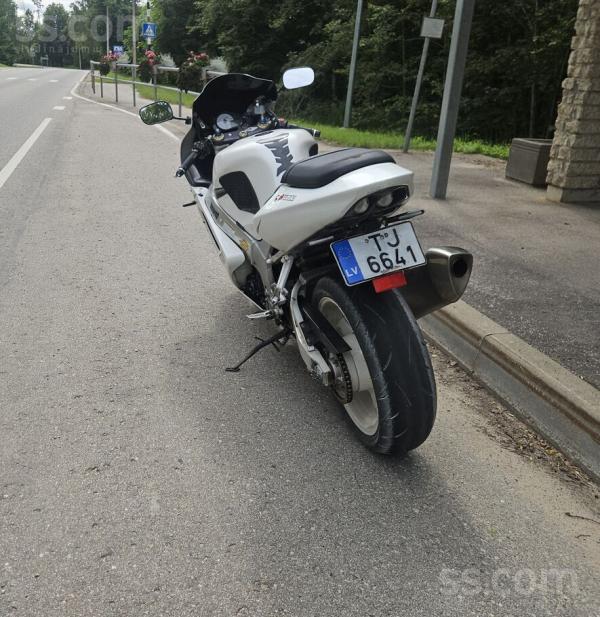 Suzuki GSX-R 750 2003 Cēsis, ar dzinēja tilpumu 0.75 L un nobraukumu 0 tūkst. km par 2400 €, foto 3 vietnē AUTOMOTO.COM.LV