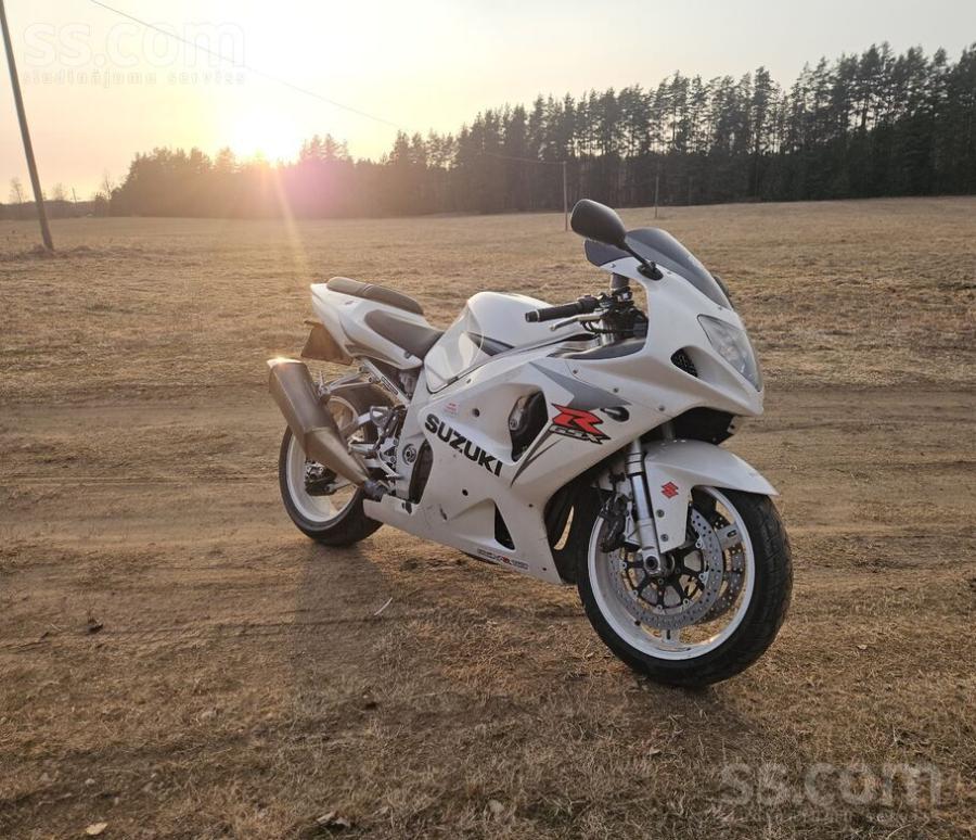 Suzuki GSX-R 750 2003 in Cesis, with an engine capacity of 0.75 L and mileage of 0 thousand km for 2400 €, photo 6 on AUTOMOTO.COM.LV
