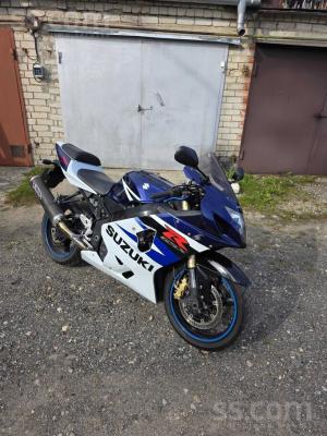 Suzuki GSX-R 750 2004 in Riga, with an engine capacity of 0.75 L and mileage of 0 thousand km for 2900 €, photo 1 on AUTOMOTO.COM.LV
