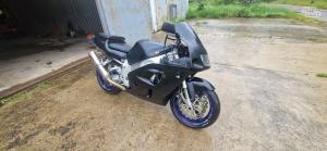 Черный Сузуки GSX-R 1998 в Вильнюс, объемом двигателя 0.75 л и пробегом 0 тыс. км за 1000 €, фото  на AUTOMOTO.COM.LV