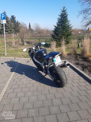 Black Suzuki GSX-R 2001 in Telschi, with an engine capacity of 0.75 L and mileage of 50 thousand km for 2500 €, photo 3 on AUTOMOTO.COM.LV