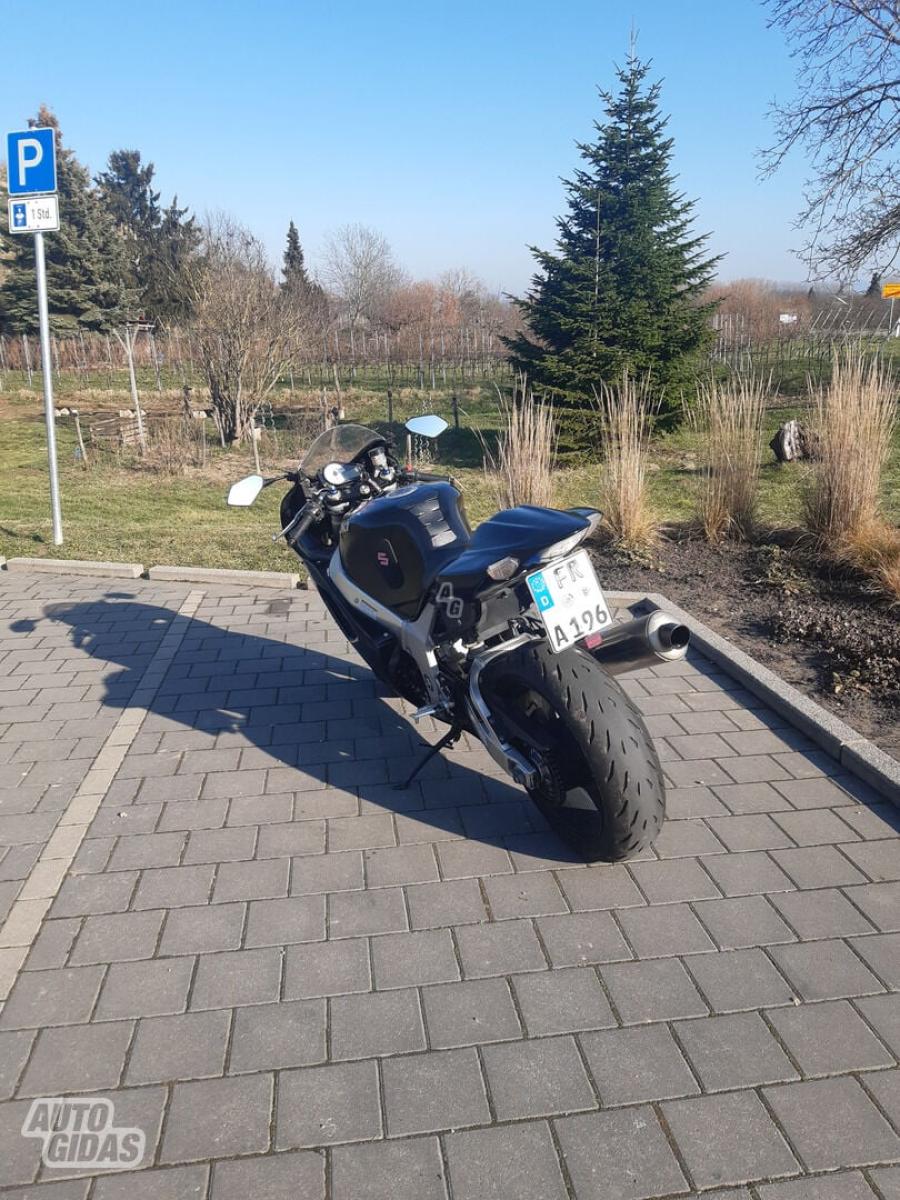 Black Suzuki GSX-R 2001 in Telschi, with an engine capacity of 0.75 L and mileage of 50 thousand km for 2500 €, photo 3 on AUTOMOTO.COM.LV