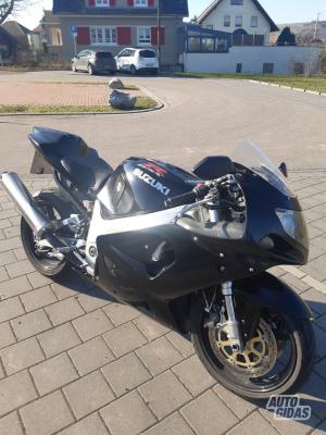 Black Suzuki GSX-R 2001 in Telschi, with an engine capacity of 0.75 L and mileage of 50 thousand km for 2500 €, photo 6 on AUTOMOTO.COM.LV