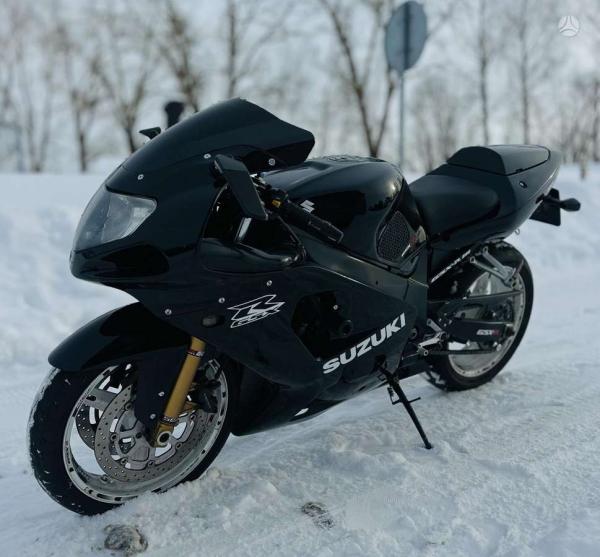 Черный Сузуки GSX-R 2002 в Радвилишкис, объемом двигателя 0.60 л и пробегом 37 тыс. км за 1850 €, фото 1 на AUTOMOTO.COM.LV