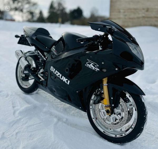 Черный Сузуки GSX-R 2002 в Радвилишкис, объемом двигателя 0.60 л и пробегом 37 тыс. км за 1850 €, фото 2 на AUTOMOTO.COM.LV