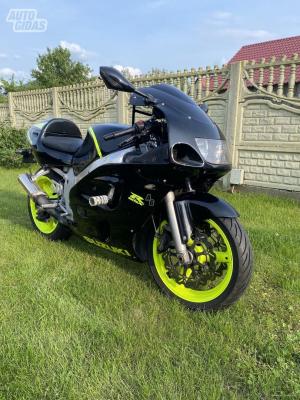 Melns Suzuki GSX-R 2002 Viļņa, ar dzinēja tilpumu 0.60 L un nobraukumu 70 tūkst. km par 1900 €, foto 2 vietnē AUTOMOTO.COM.LV