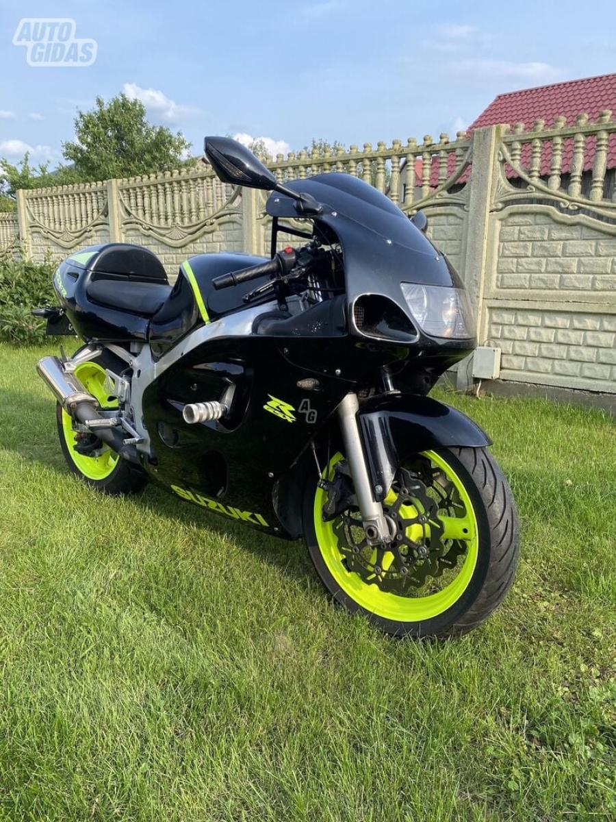 Melns Suzuki GSX-R 2002 Viļņa, ar dzinēja tilpumu 0.60 L un nobraukumu 70 tūkst. km par 1900 €, foto 2 vietnē AUTOMOTO.COM.LV