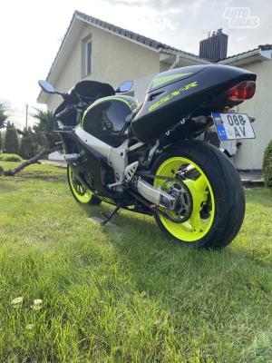 Melns Suzuki GSX-R 2002 Viļņa, ar dzinēja tilpumu 0.60 L un nobraukumu 70 tūkst. km par 1900 €, foto 6 vietnē AUTOMOTO.COM.LV