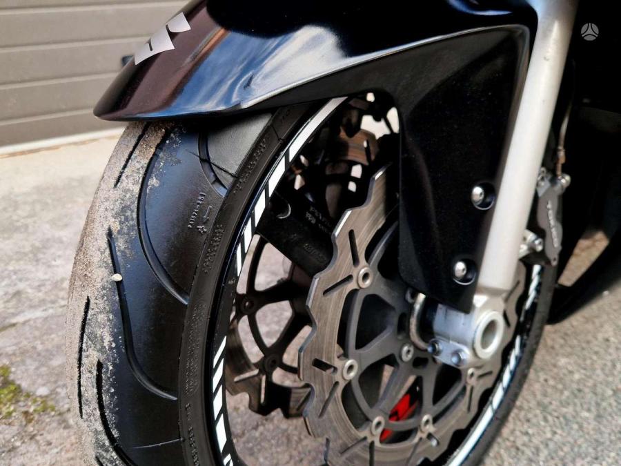 Black Suzuki GSX-R 2002 in Vilnius, with an engine capacity of 0.60 L and mileage of 42 thousand km for 2890 €, photo 18 on AUTOMOTO.COM.LV