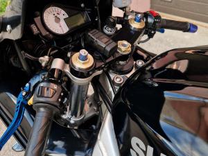 Black Suzuki GSX-R 2002 in Vilnius, with an engine capacity of 0.60 L and mileage of 42 thousand km for 2890 €, photo 19 on AUTOMOTO.COM.LV