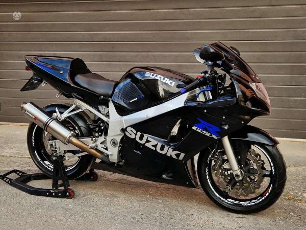 Melns Suzuki GSX-R 2002 Viļņa, ar dzinēja tilpumu 0.60 L un nobraukumu 42 tūkst. km par 2890 €, foto 1 vietnē AUTOMOTO.COM.LV