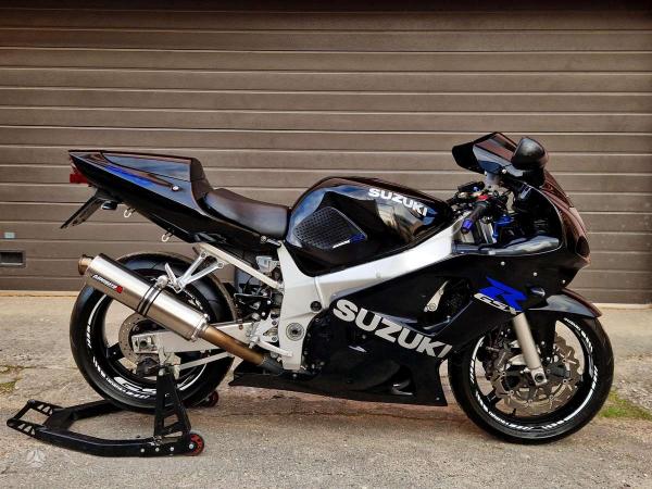 Melns Suzuki GSX-R 2002 Viļņa, ar dzinēja tilpumu 0.60 L un nobraukumu 42 tūkst. km par 2890 €, foto 2 vietnē AUTOMOTO.COM.LV
