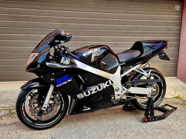 Melns Suzuki GSX-R 2002 Viļņa, ar dzinēja tilpumu 0.60 L un nobraukumu 42 tūkst. km par 2890 €, foto 3 vietnē AUTOMOTO.COM.LV