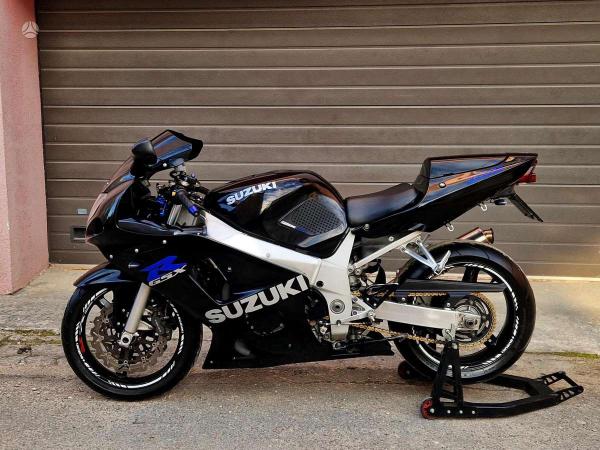 Melns Suzuki GSX-R 2002 Viļņa, ar dzinēja tilpumu 0.60 L un nobraukumu 42 tūkst. km par 2890 €, foto 4 vietnē AUTOMOTO.COM.LV
