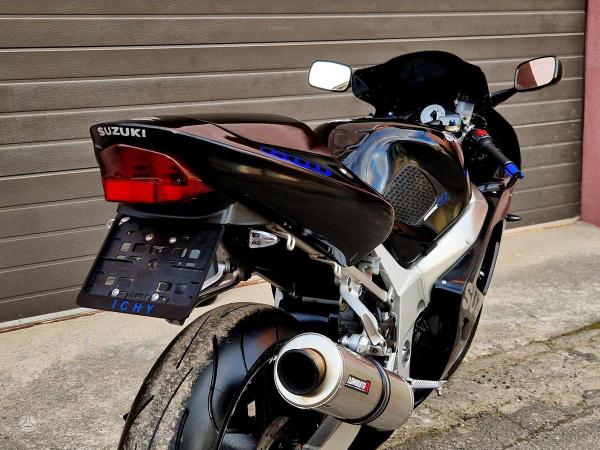 Melns Suzuki GSX-R 2002 Viļņa, ar dzinēja tilpumu 0.60 L un nobraukumu 42 tūkst. km par 2890 €, foto 6 vietnē AUTOMOTO.COM.LV