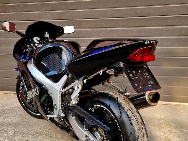 Melns Suzuki GSX-R 2002 Viļņa, ar dzinēja tilpumu 0.60 L un nobraukumu 42 tūkst. km par 2890 €, foto 9 vietnē AUTOMOTO.COM.LV