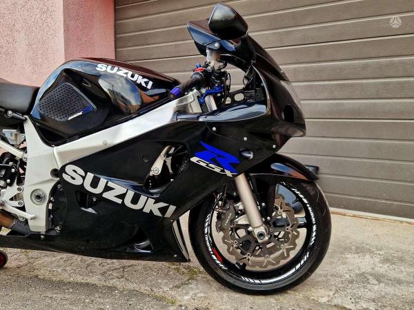 Melns Suzuki GSX-R 2002 Viļņa, ar dzinēja tilpumu 0.60 L un nobraukumu 42 tūkst. km par 2890 €, foto 10 vietnē AUTOMOTO.COM.LV