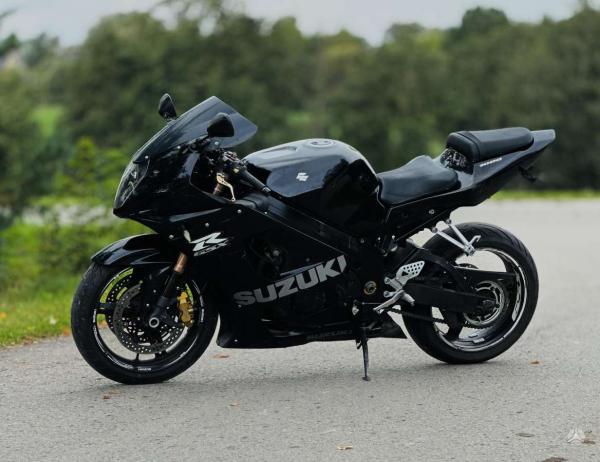 Black Suzuki GSX-R 2003 in Radviliskis, with an engine capacity of 1.00 L and mileage of 31 thousand km for 2500 €, photo 4 on AUTOMOTO.COM.LV