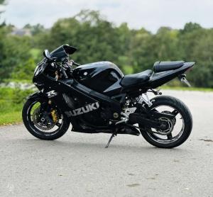 Black Suzuki GSX-R 2003 in Radviliskis, with an engine capacity of 1.00 L and mileage of 31 thousand km for 2500 €, photo 8 on AUTOMOTO.COM.LV