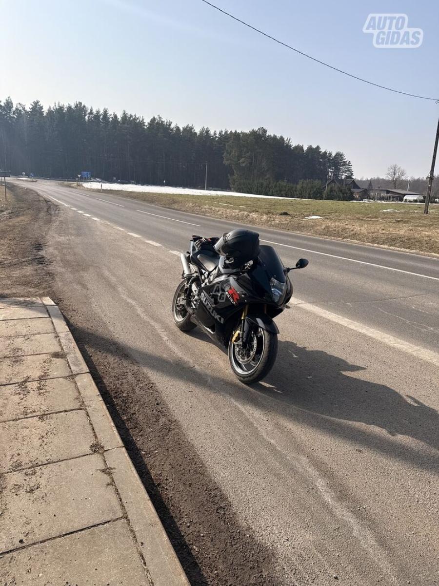 Black Suzuki GSX-R 2004 in Klaipeda, with an engine capacity of 1.00 L and mileage of 35 thousand km for 4200 €, photo 3 on AUTOMOTO.COM.LV
