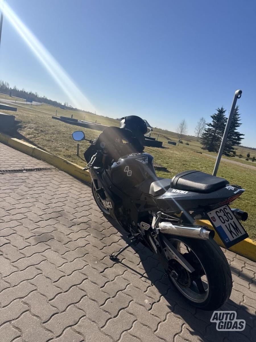 Black Suzuki GSX-R 2004 in Klaipeda, with an engine capacity of 1.00 L and mileage of 35 thousand km for 4200 €, photo 6 on AUTOMOTO.COM.LV