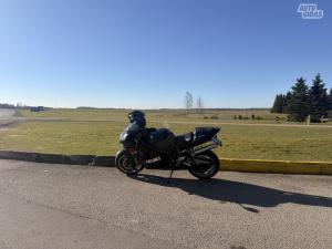 Black Suzuki GSX-R 2004 in Klaipeda, with an engine capacity of 1.00 L and mileage of 35 thousand km for 4200 €, photo 7 on AUTOMOTO.COM.LV