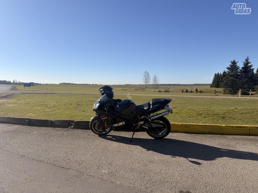 Black Suzuki GSX-R 2004 in Klaipeda, with an engine capacity of 1.00 L and mileage of 35 thousand km for 4200 €, photo 7 on AUTOMOTO.COM.LV