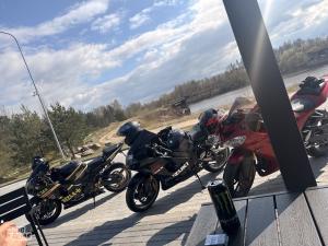 Black Suzuki GSX-R 2004 in Klaipeda, with an engine capacity of 1.00 L and mileage of 35 thousand km for 4200 €, photo 8 on AUTOMOTO.COM.LV