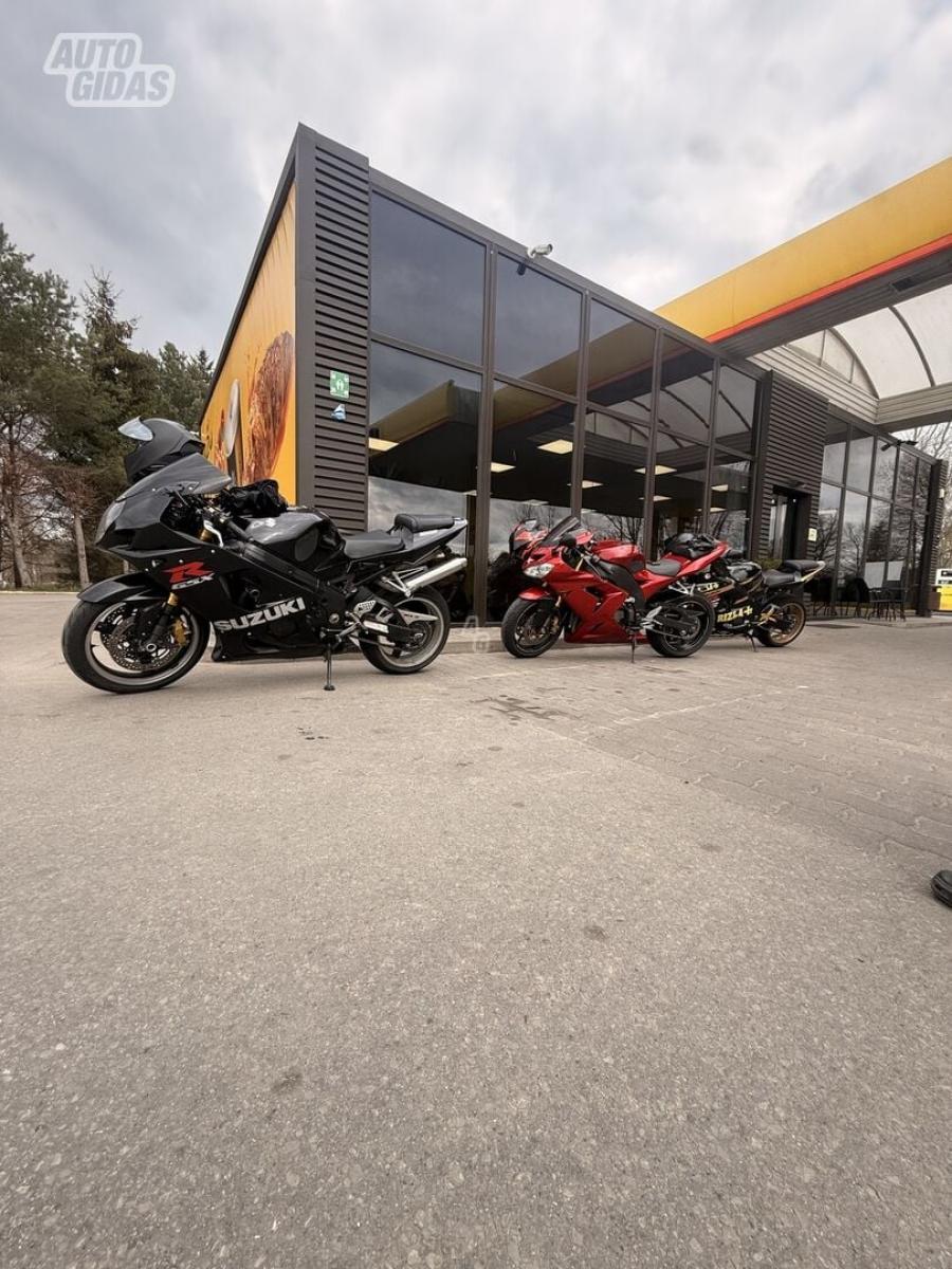 Black Suzuki GSX-R 2004 in Klaipeda, with an engine capacity of 1.00 L and mileage of 35 thousand km for 4200 €, photo 9 on AUTOMOTO.COM.LV