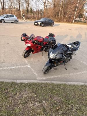 Black Suzuki GSX-R 2004 in Klaipeda, with an engine capacity of 1.00 L and mileage of 35 thousand km for 4200 €, photo 10 on AUTOMOTO.COM.LV