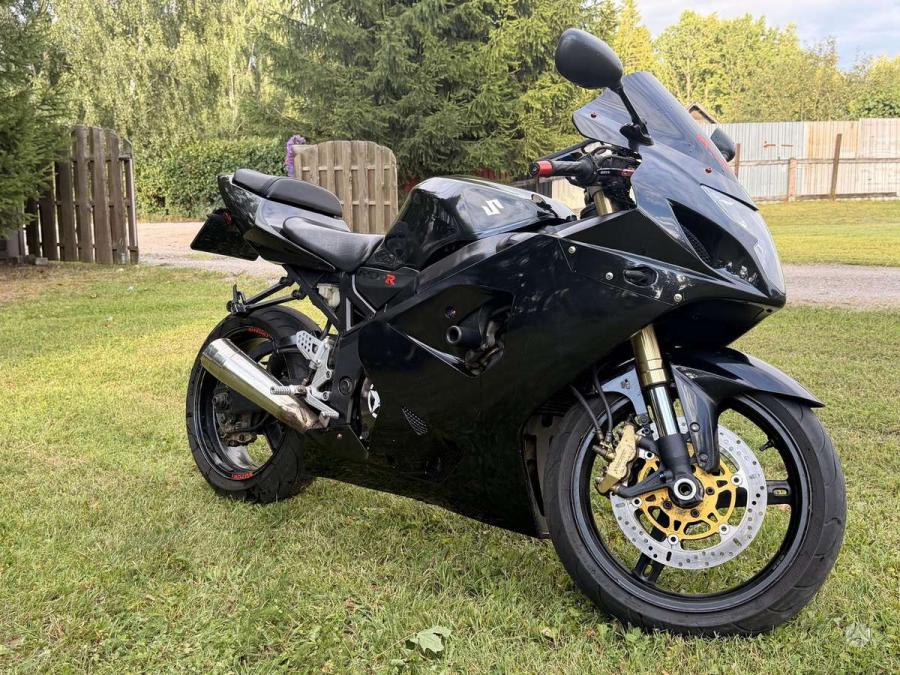 Черный Сузуки GSX-R 2004 в Вильнюс, объемом двигателя 0.60 л и пробегом 115 тыс. км за 2500 €, фото 1 на AUTOMOTO.COM.LV