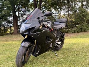 Черный Сузуки GSX-R 2004 в Вильнюс, объемом двигателя 0.60 л и пробегом 115 тыс. км за 2500 €, фото 3 на AUTOMOTO.COM.LV
